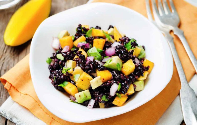 Insalata di riso Venere: ricetta fredda e gustosa, cottura e proprietà ... Insalata di riso Venere: ricetta fredda e gustosa, cottura e proprietà ...